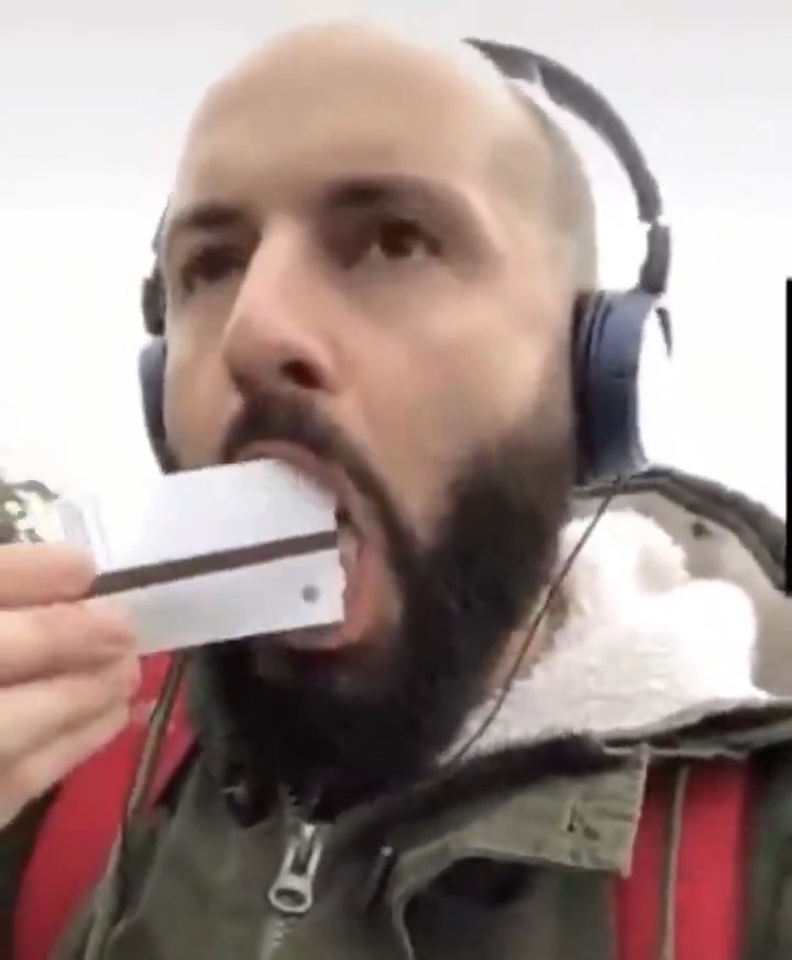 Un ticket de metro para lucir sonrisa Profident