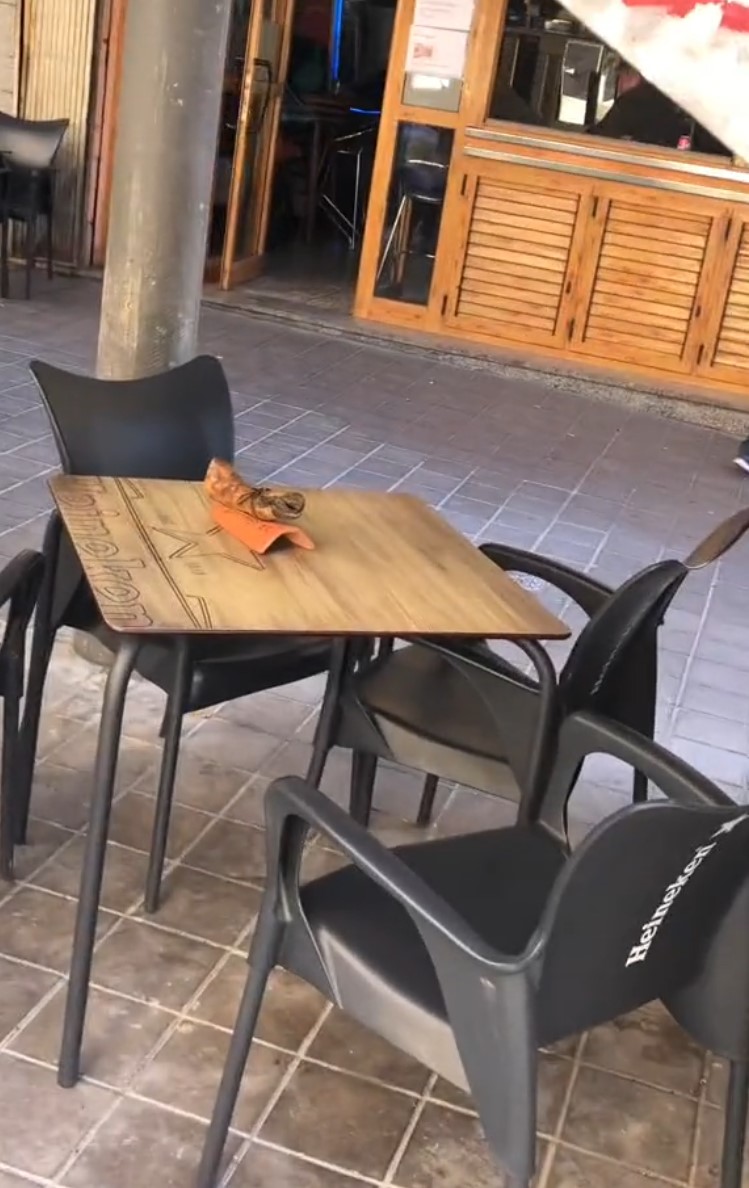 Atentos al método que usa este bar para disuadir a un perfil concreto ...