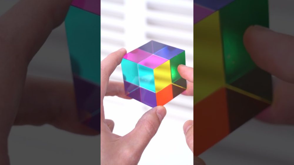 Esto es un cubo CMY